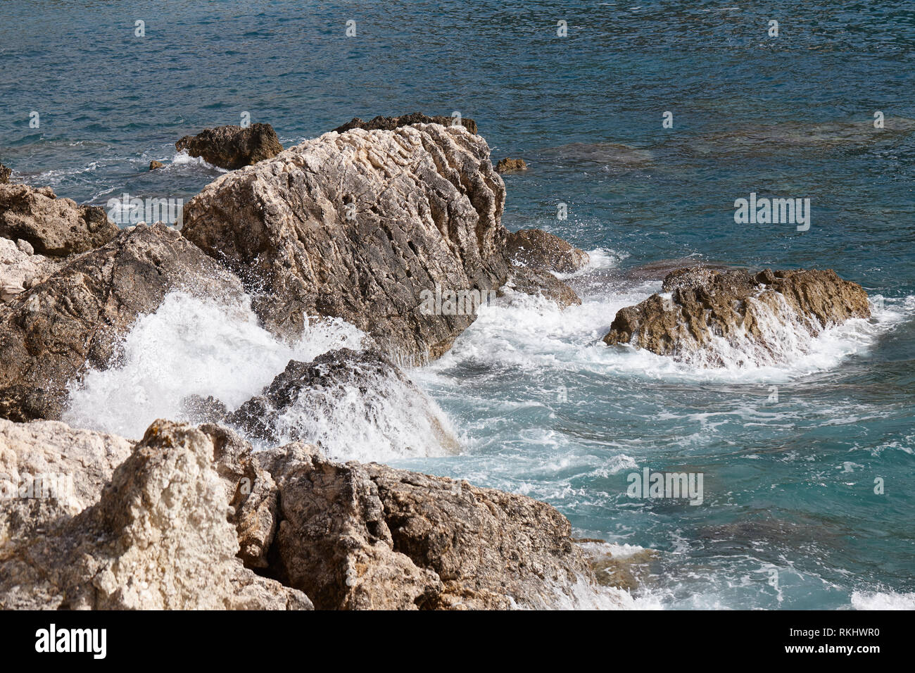 Wave crashing onto rocks hi-res stock photography and images - Alamy