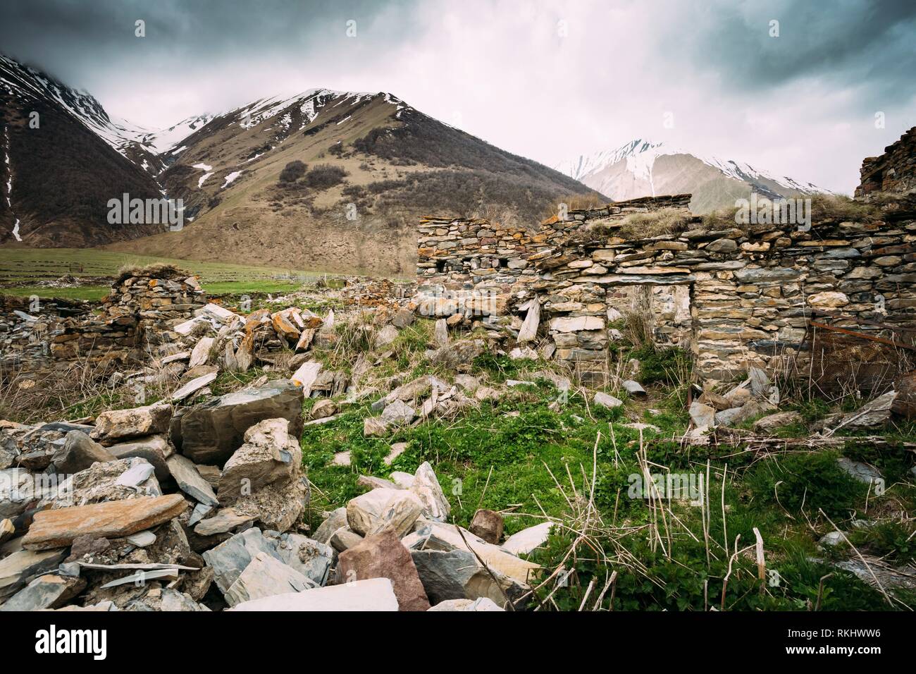 Empty village hi-res stock photography and images - Alamy