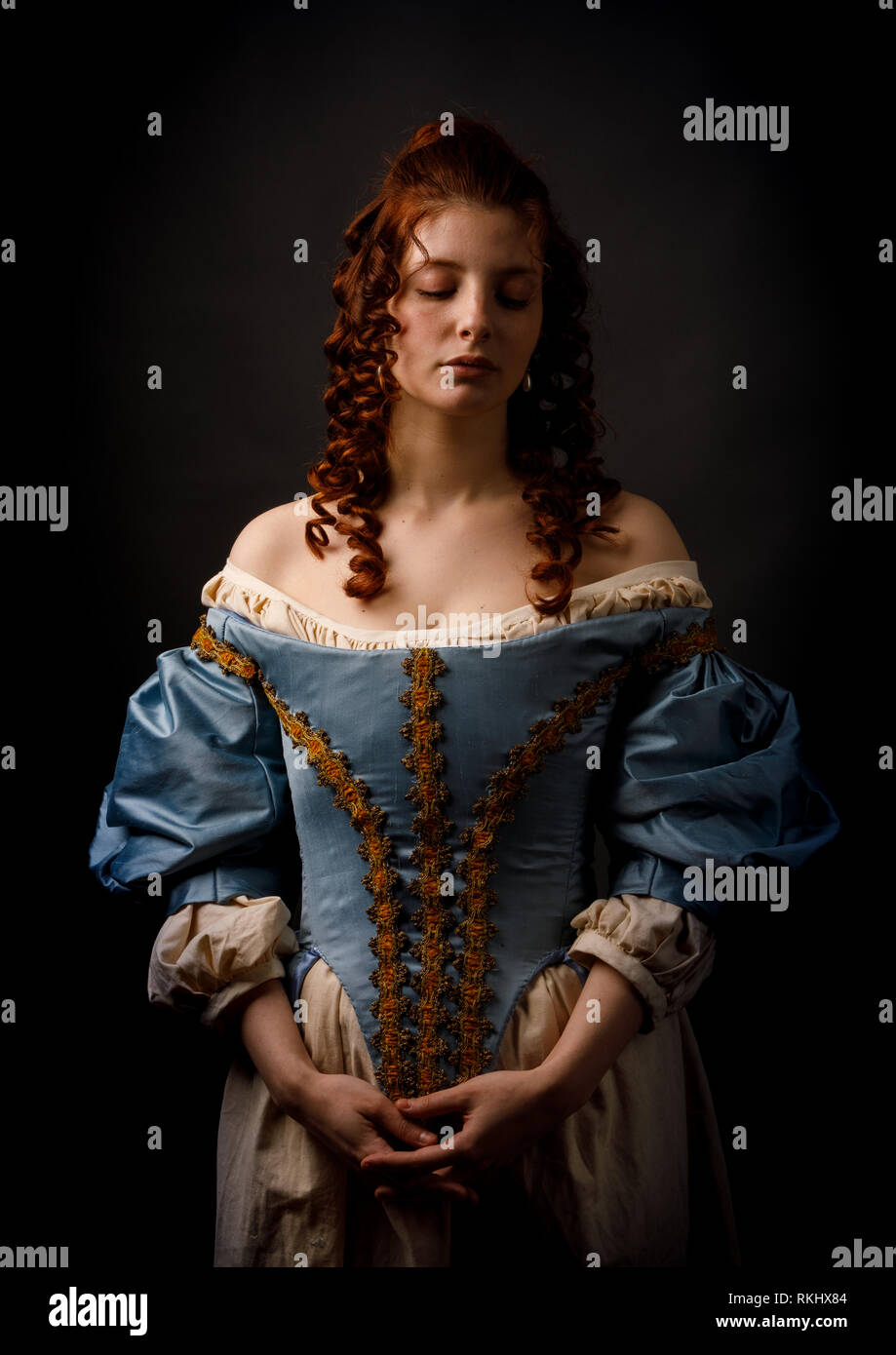 Medieval clothes hi-res stock photography and images - Alamy