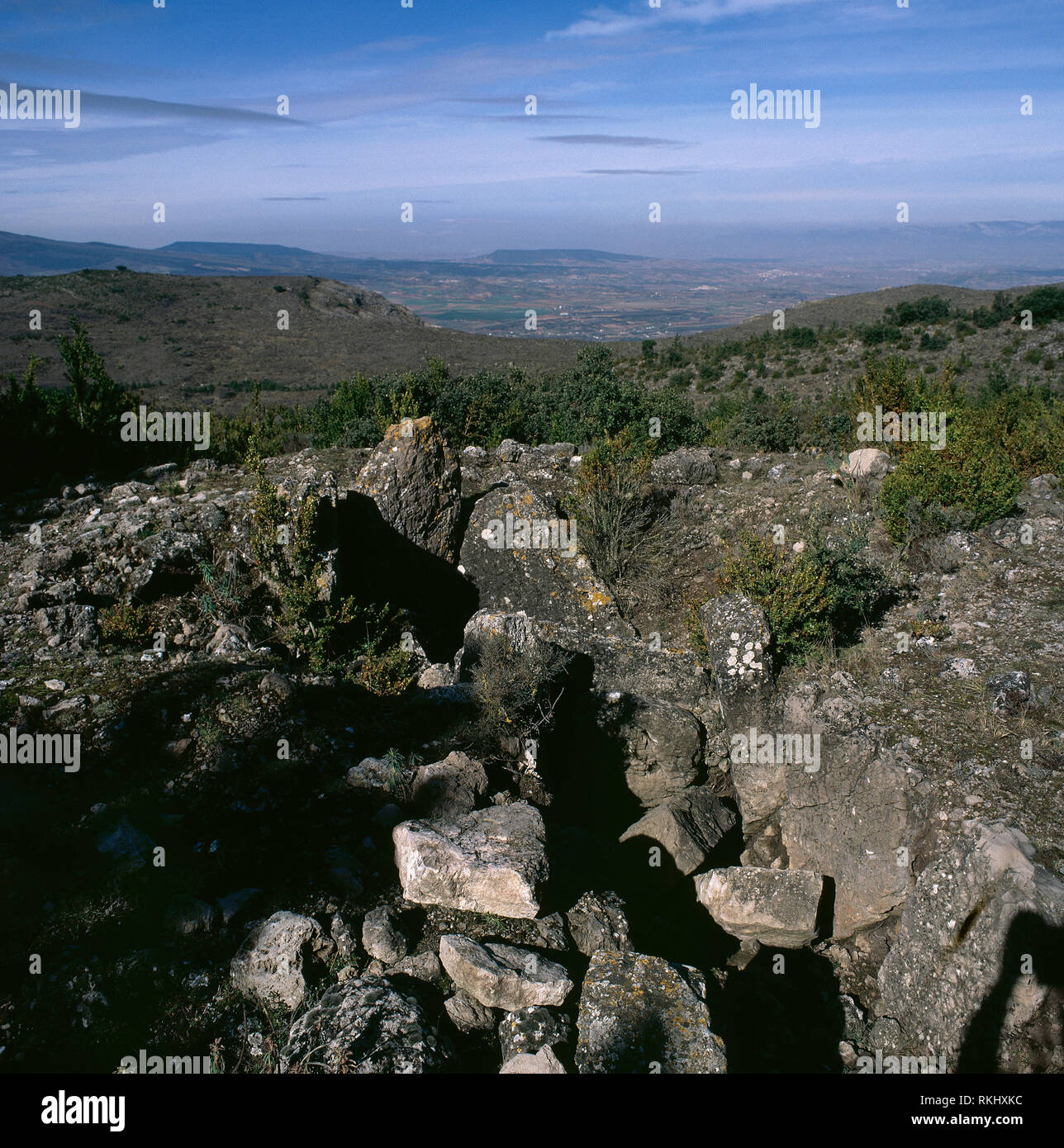 Between two hills hi-res stock photography and images - Alamy