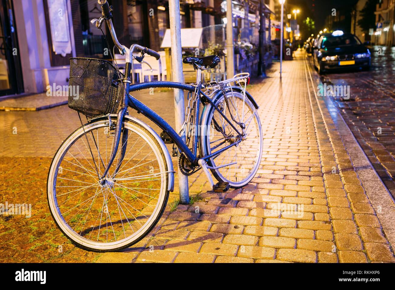 Single transport bicycle hi-res stock photography and images - Alamy