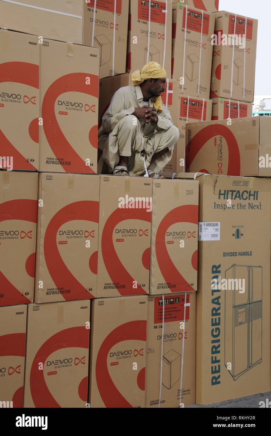 Asian dock worker dubai dock hi-res stock photography and images - Alamy