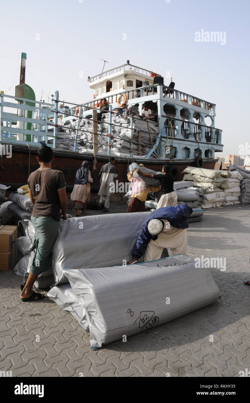 Asian dock worker dubai dock hi-res stock photography and images - Alamy