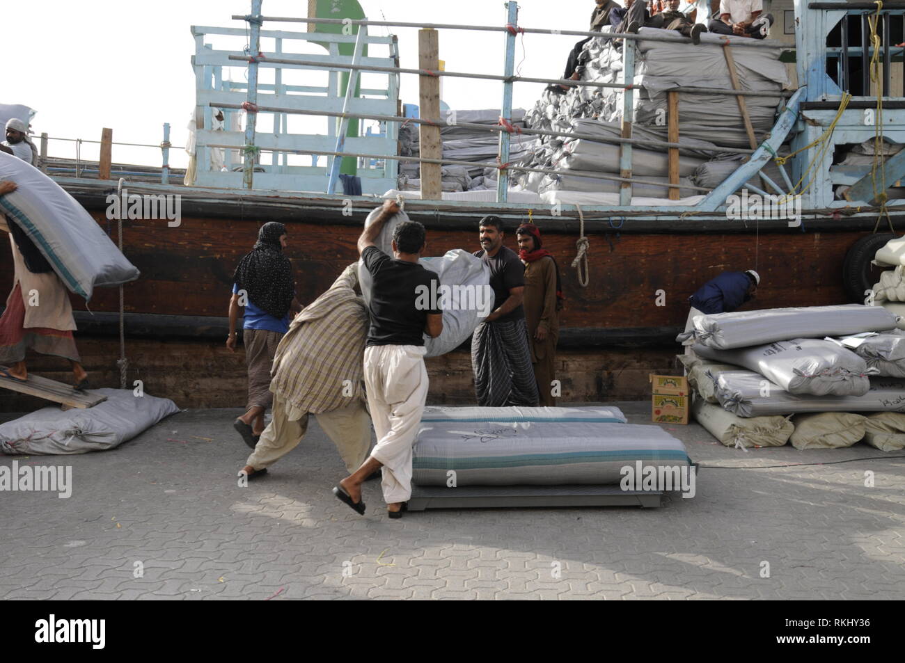 Asian dock worker dubai dock hi-res stock photography and images - Alamy