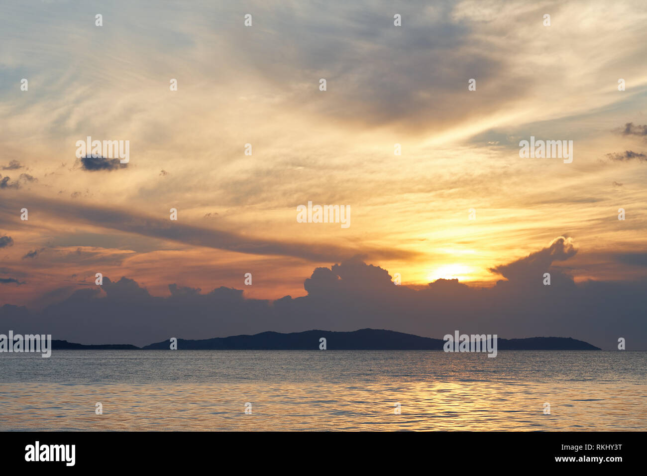 Sunset on sea beautiful clouds hi-res stock photography and images - Alamy