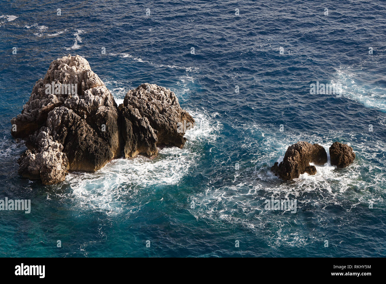 Sea waves crashing onto rocks Stock Photo - Alamy