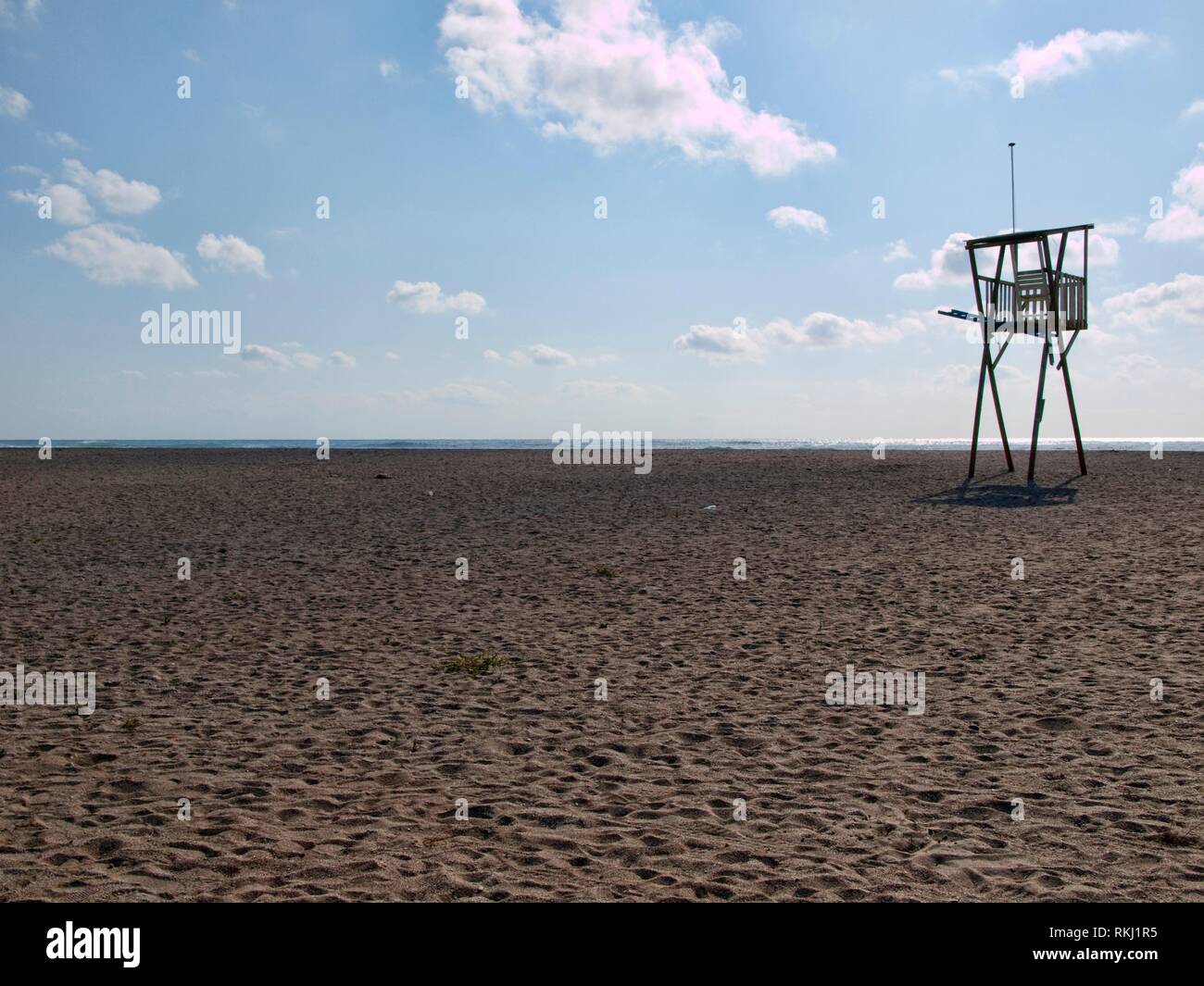 Life guard platform hi-res stock photography and images - Alamy
