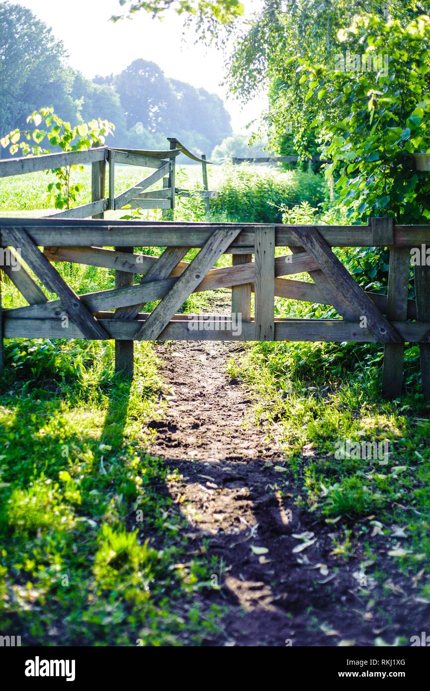 Wooden gate path pathway hi-res stock photography and images - Alamy