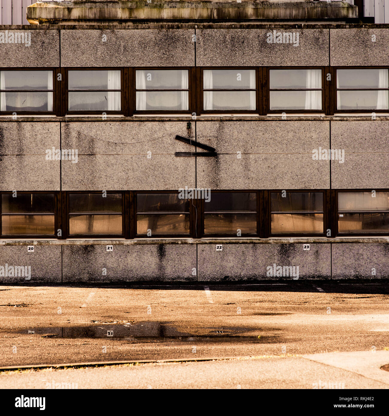 Empty offices hi-res stock photography and images - Alamy