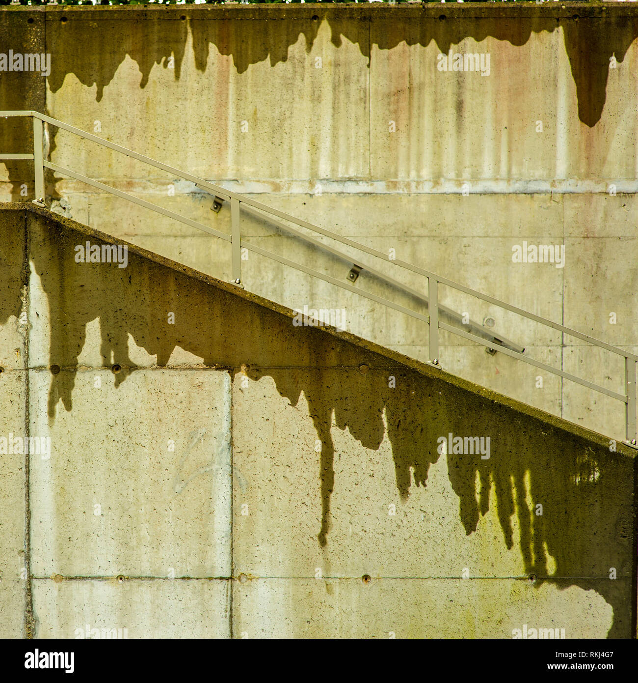 Concrete ramp walkway hi-res stock photography and images - Alamy