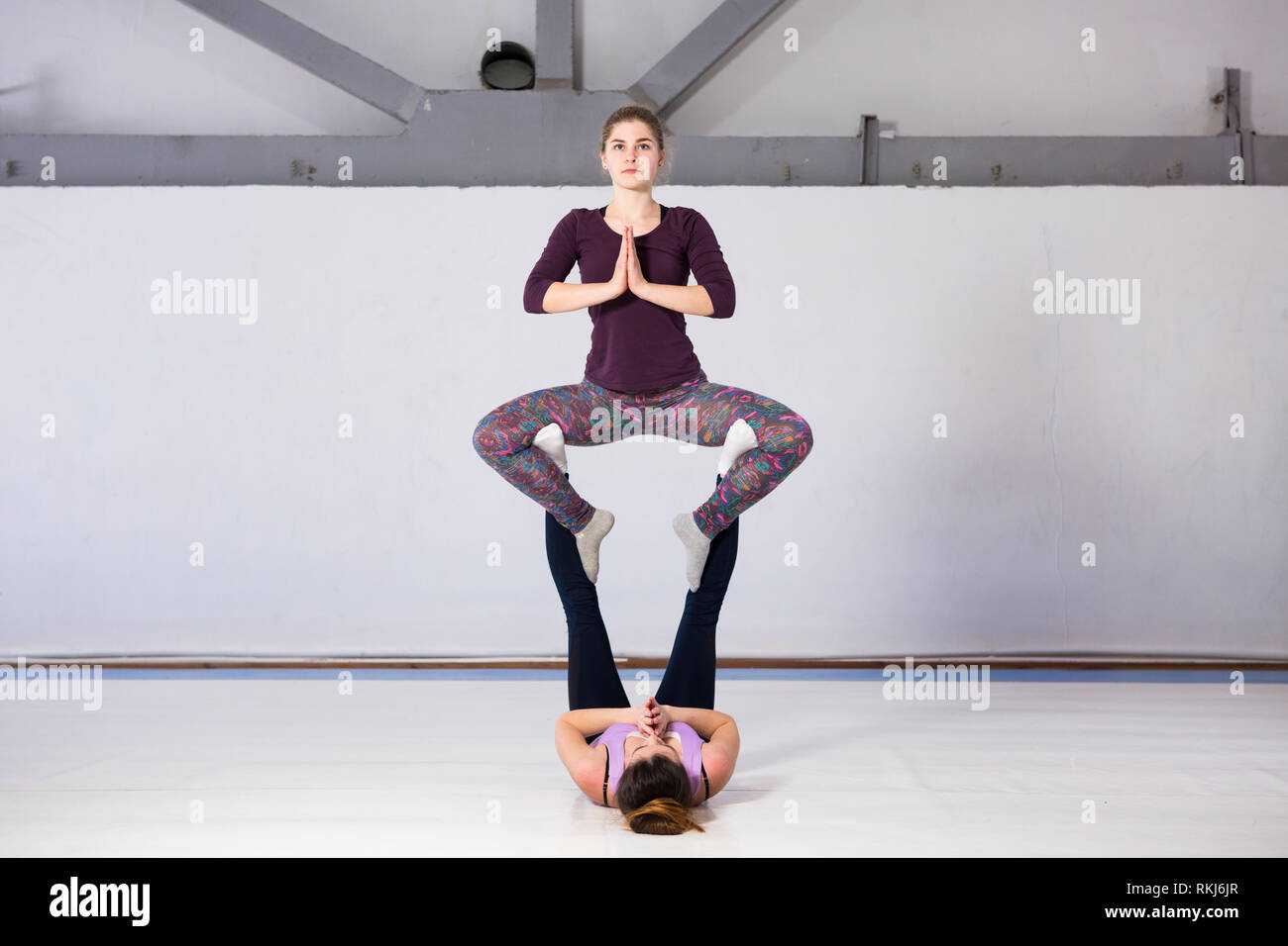 Contortionist girls hi-res stock photography and images - Alamy