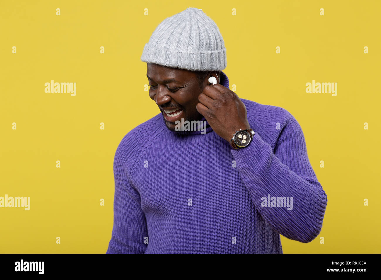 Portrait of kind model that wearing earphone Stock Photo - Alamy