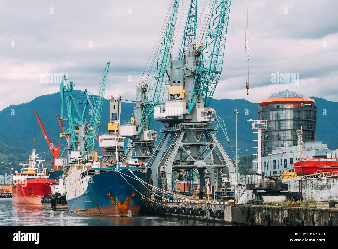 Oil tanker barge hi-res stock photography and images - Alamy