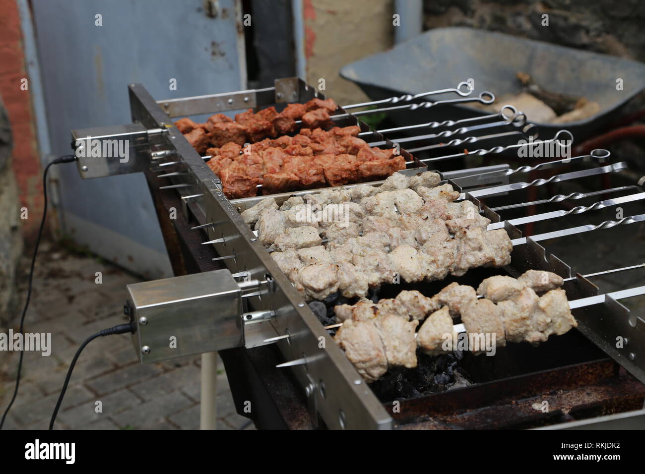 Shish kebabs rotate on the grill with electric motors Stock Photo - Alamy