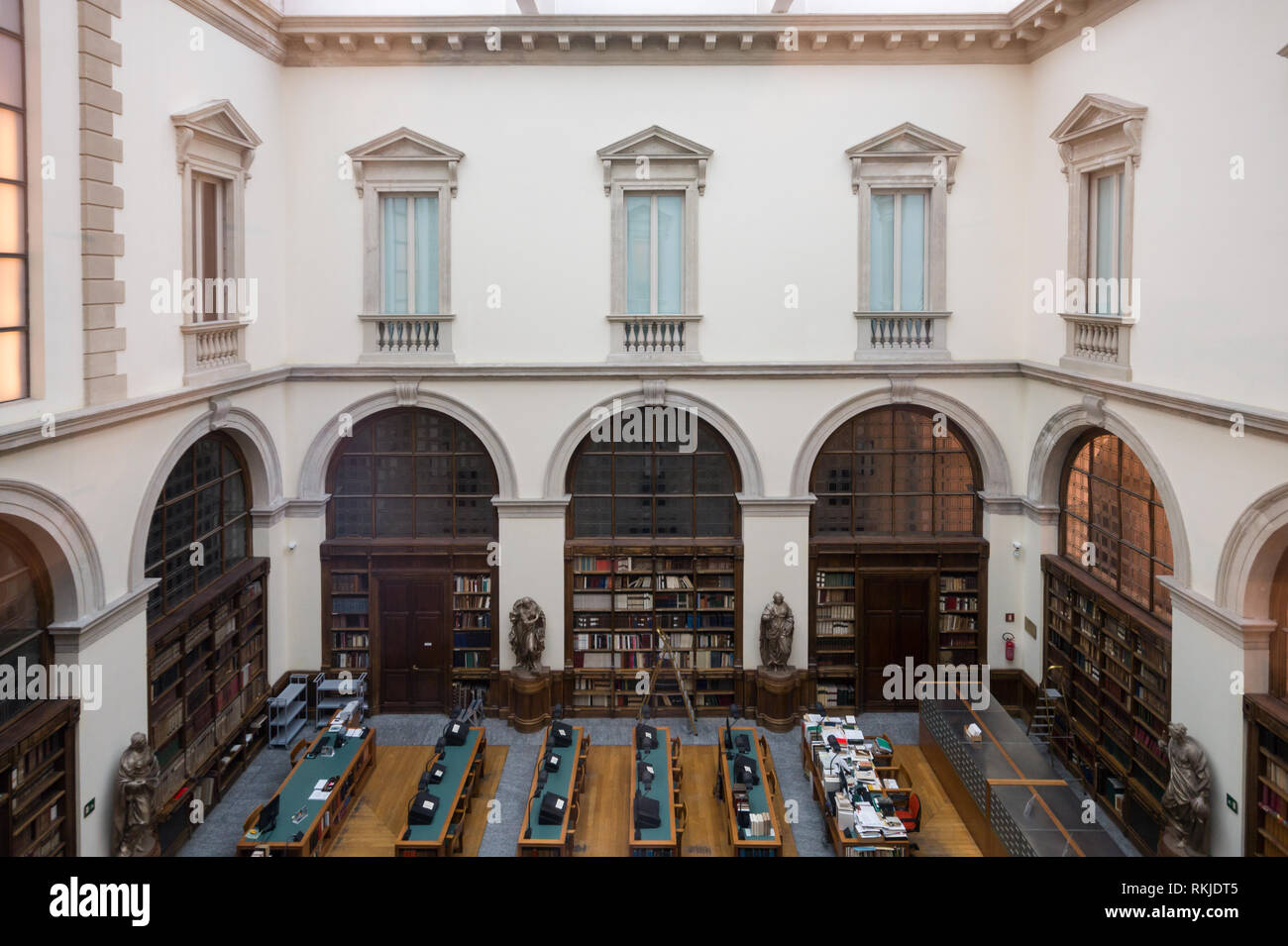 Neoclassical architecture hi-res stock photography and images - Alamy