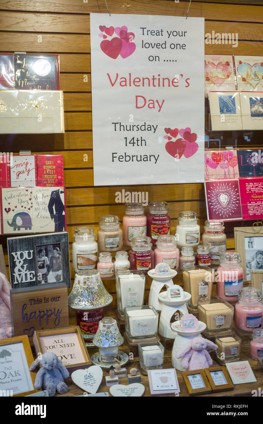 Gift shop window display hi-res stock photography and images - Alamy