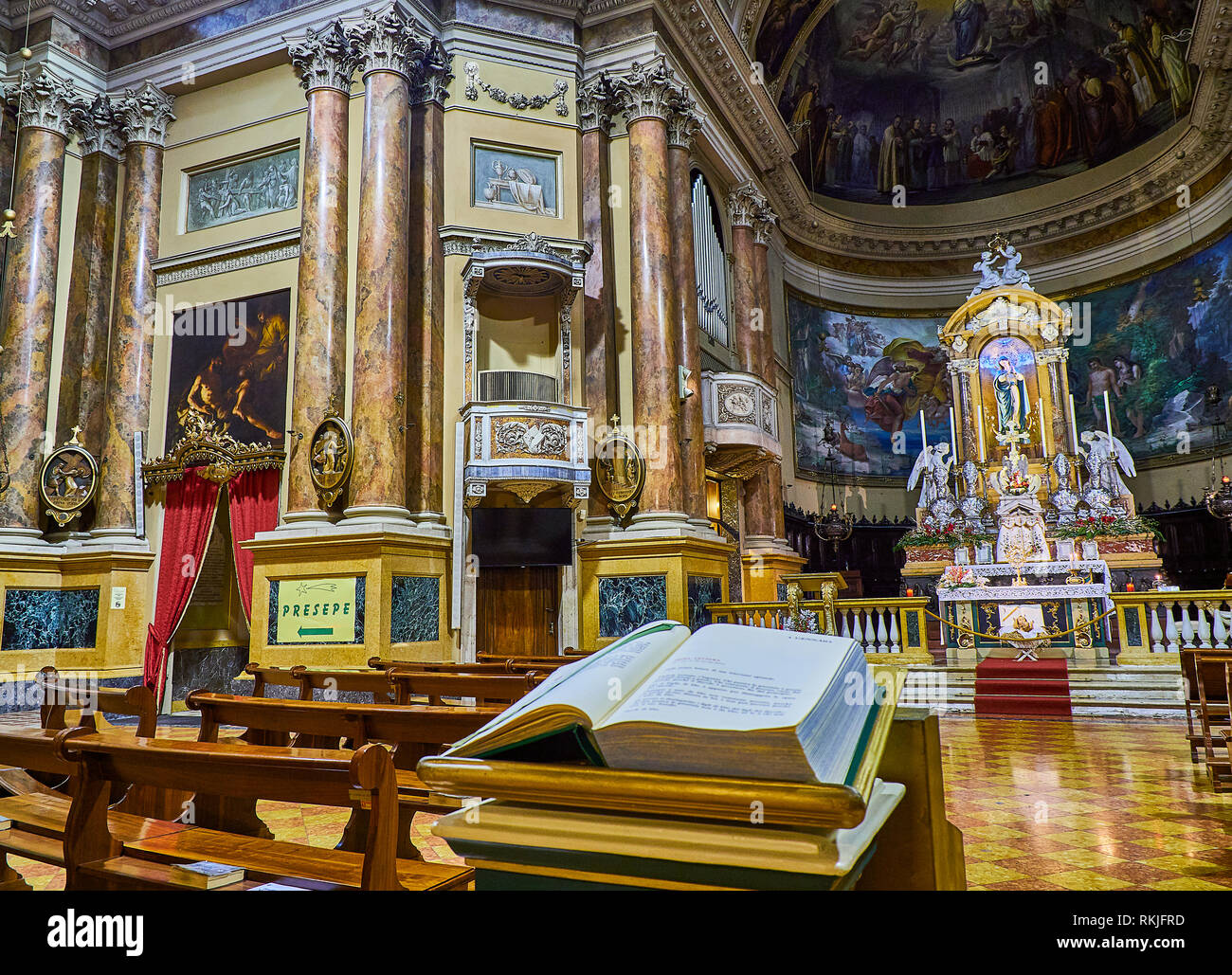 Maria immacolata square hi-res stock photography and images - Alamy