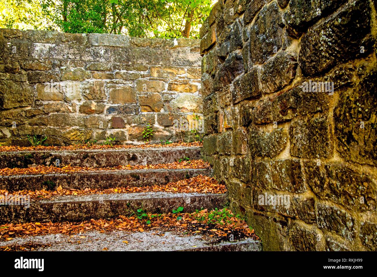 Historic castle wall hi-res stock photography and images - Alamy