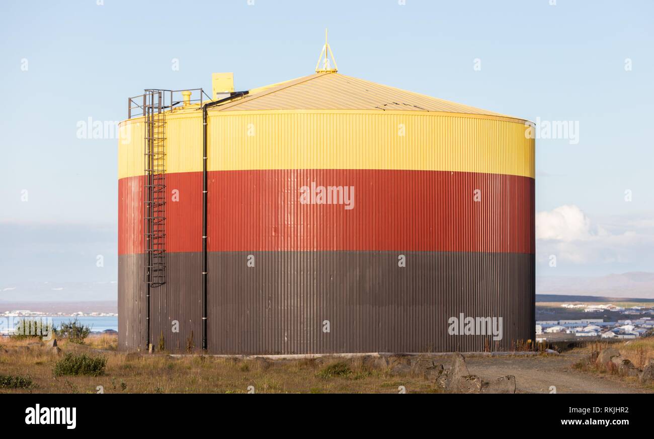 Cylindrical fuel storage tank hi-res stock photography and images - Alamy