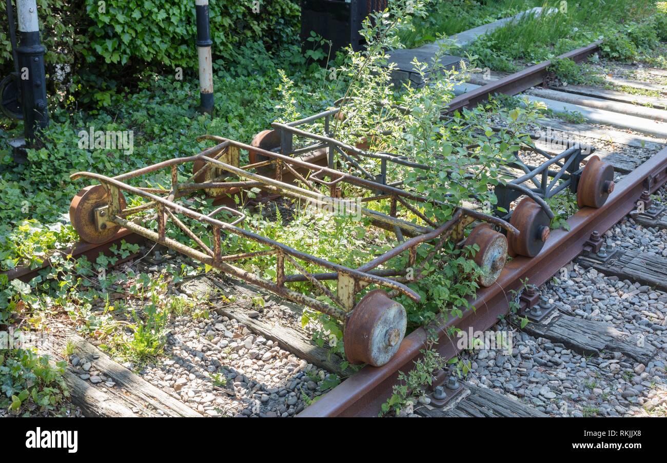 Railroad passenger car wheels hi-res stock photography and images - Alamy