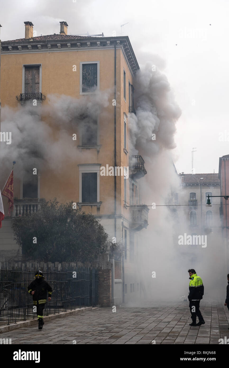 Venice, UK. 11th Feb, 2019. The scene of a fire on the third floor of ...