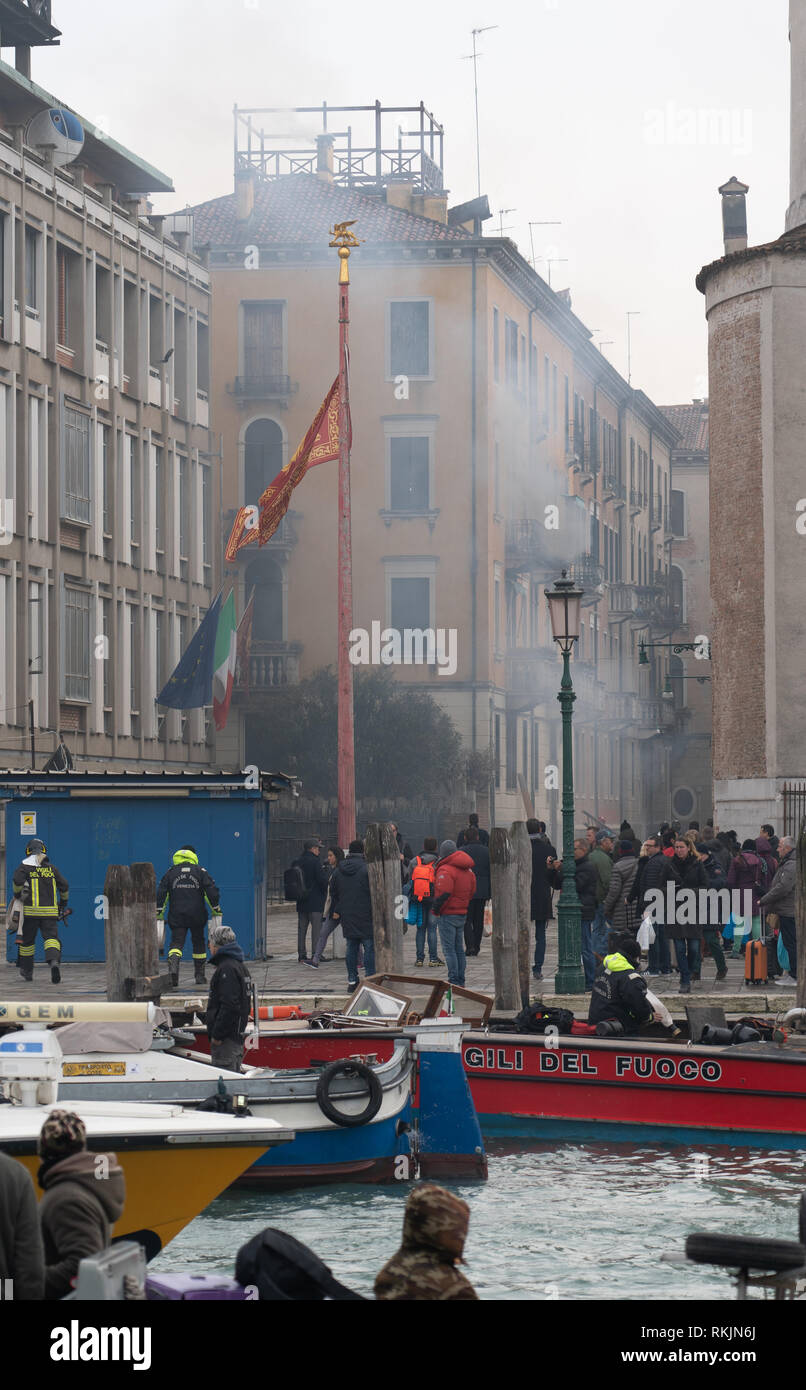 Venice, UK. 11th Feb, 2019. The scene of a fire on the third floor of ...