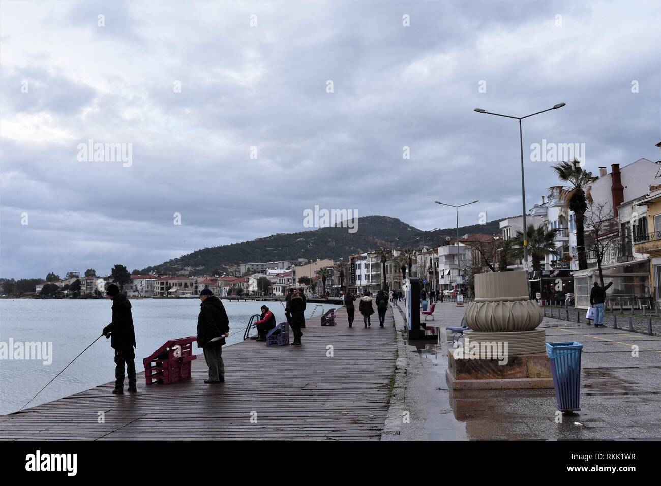 Izmir, Turkey. 26th Jan, 2019. Local people catch fishes with their ...
