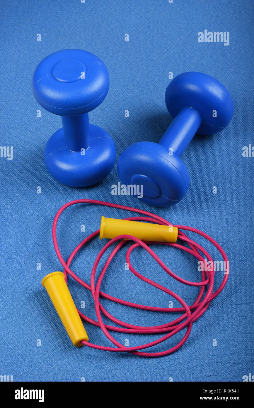 Pink dumbbell skipping rope hi-res stock photography and images - Alamy