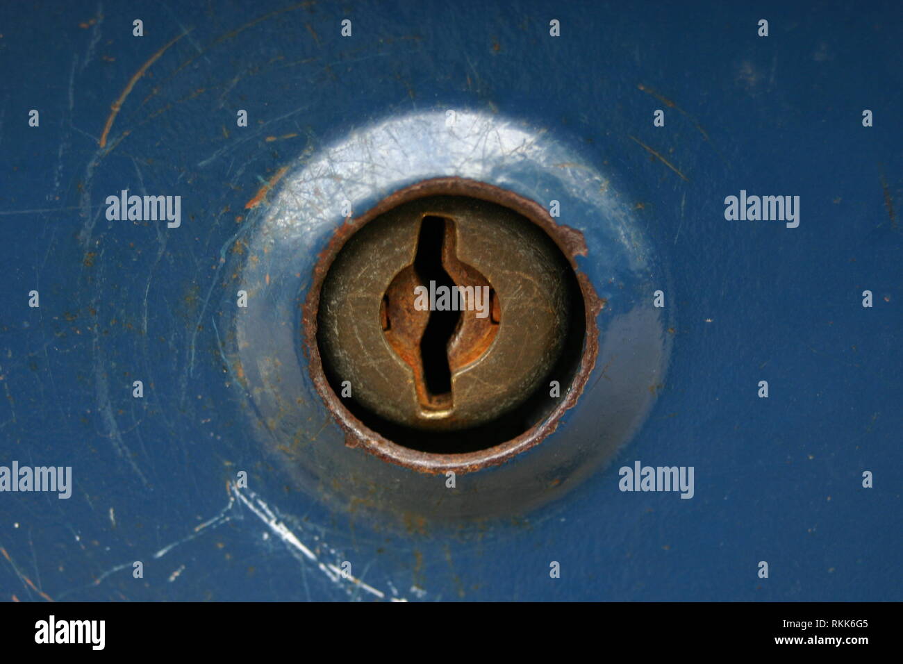 Weathered mailbox hi-res stock photography and images - Alamy