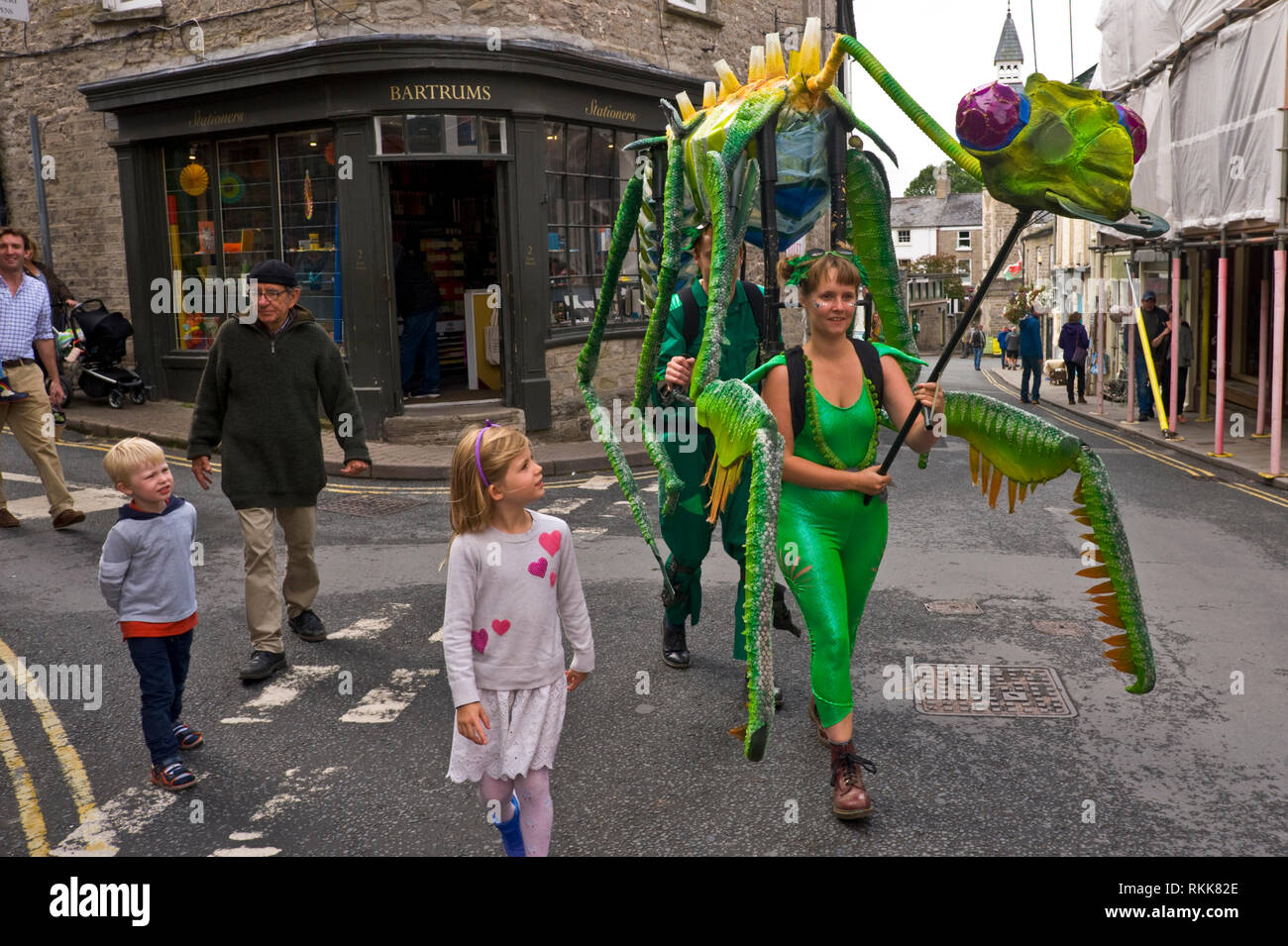 Praying mantis puppet hi-res stock photography and images - Alamy