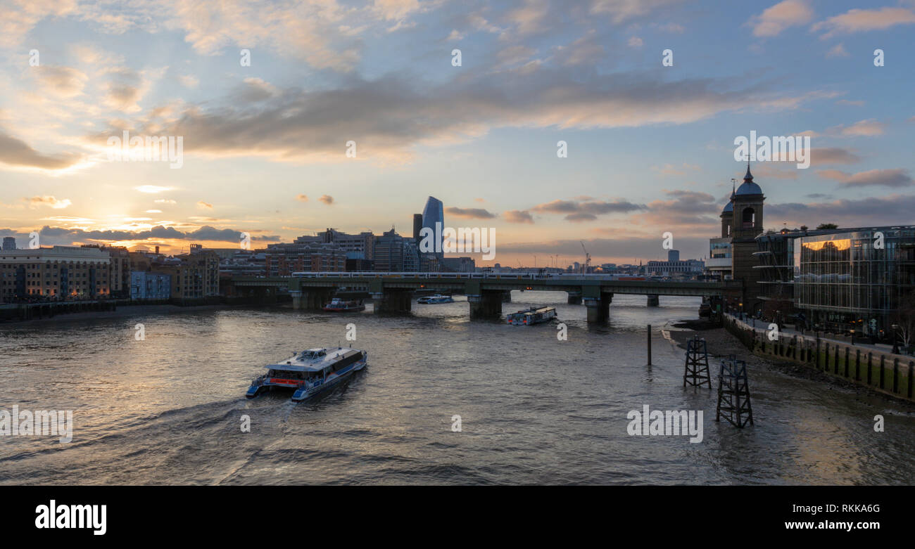 Waterloo bridge skyline london hi-res stock photography and images - Alamy