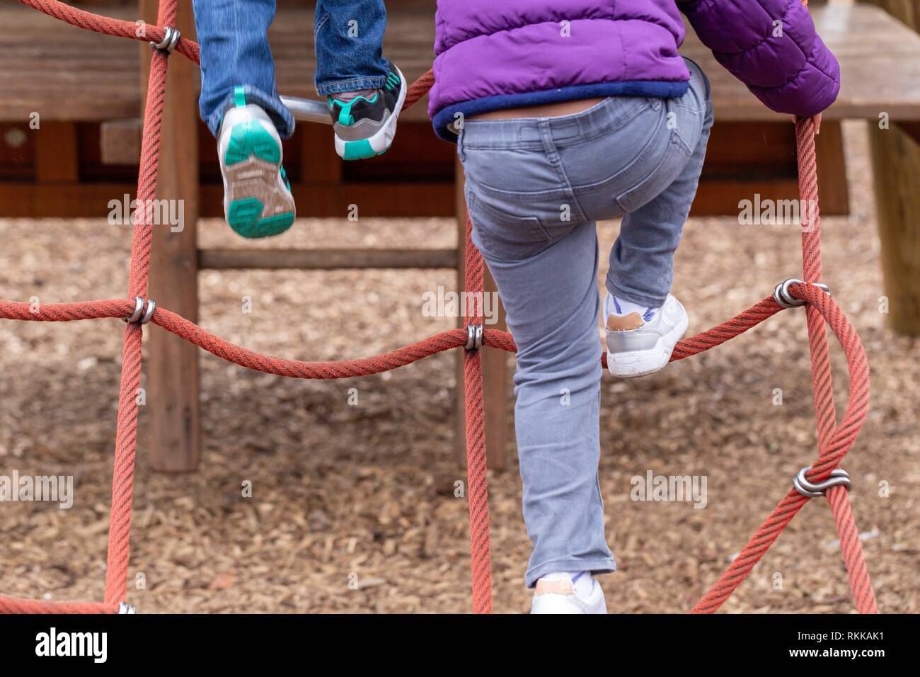 Climbing monkey detail hi-res stock photography and images - Alamy
