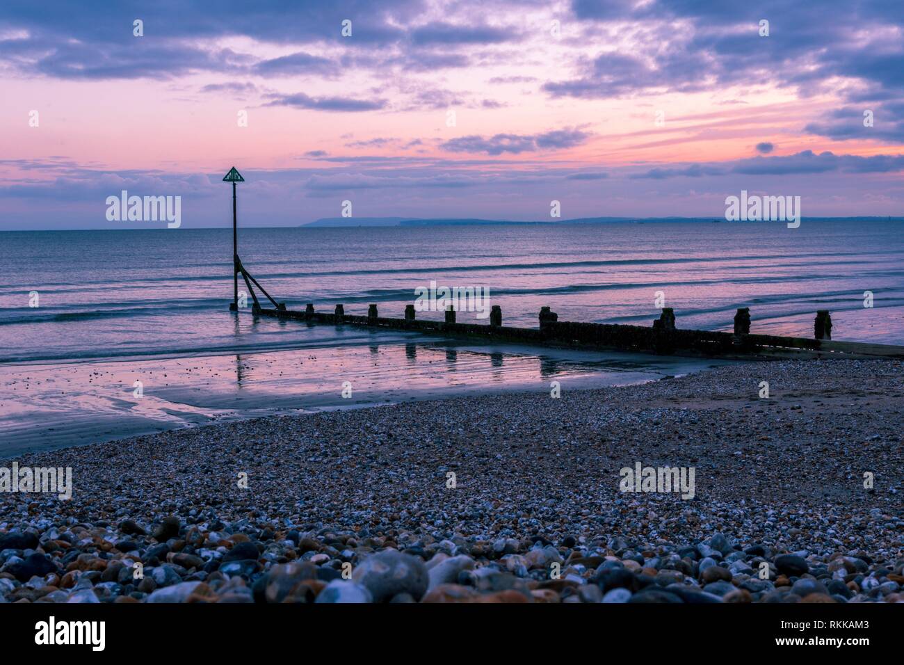 Sunset, groynes and silhouettes on the East Wittering shoreline ...