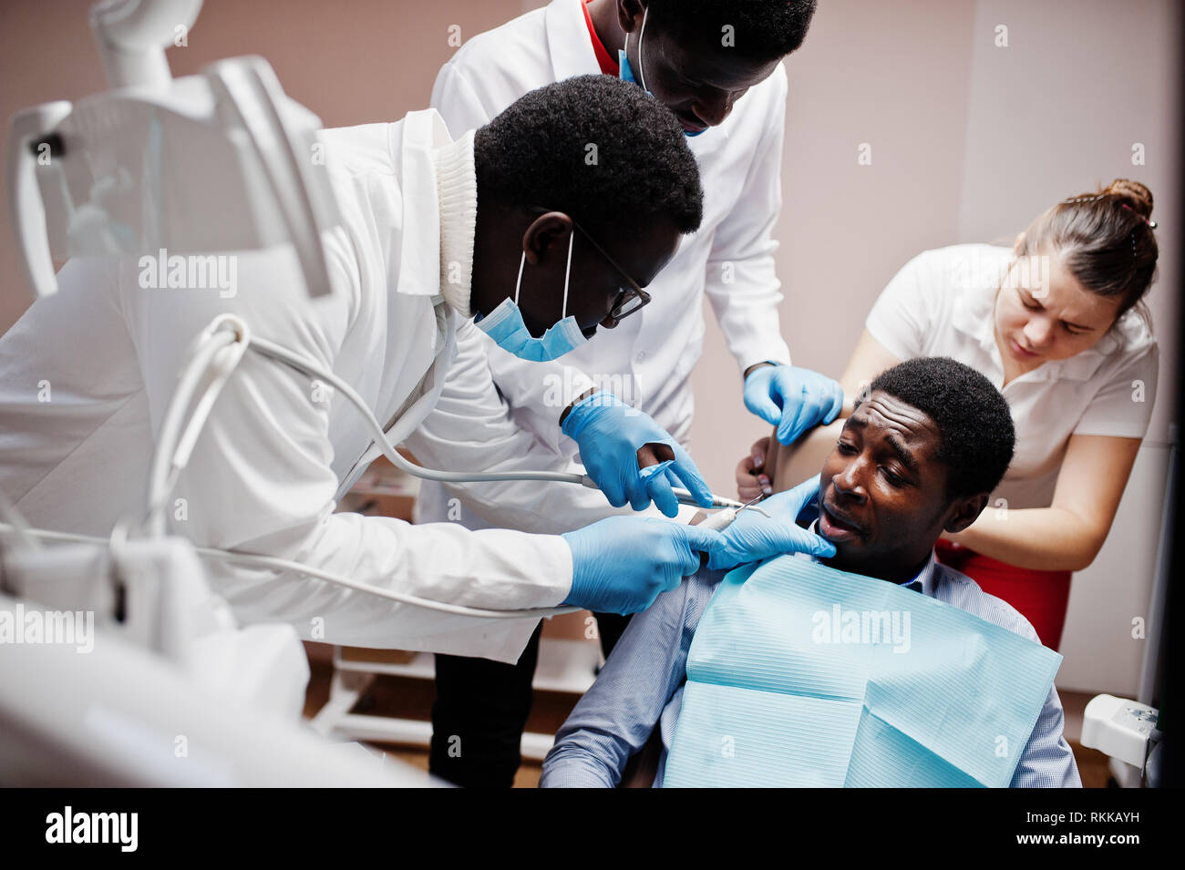 Doctors visit africa hi-res stock photography and images - Alamy