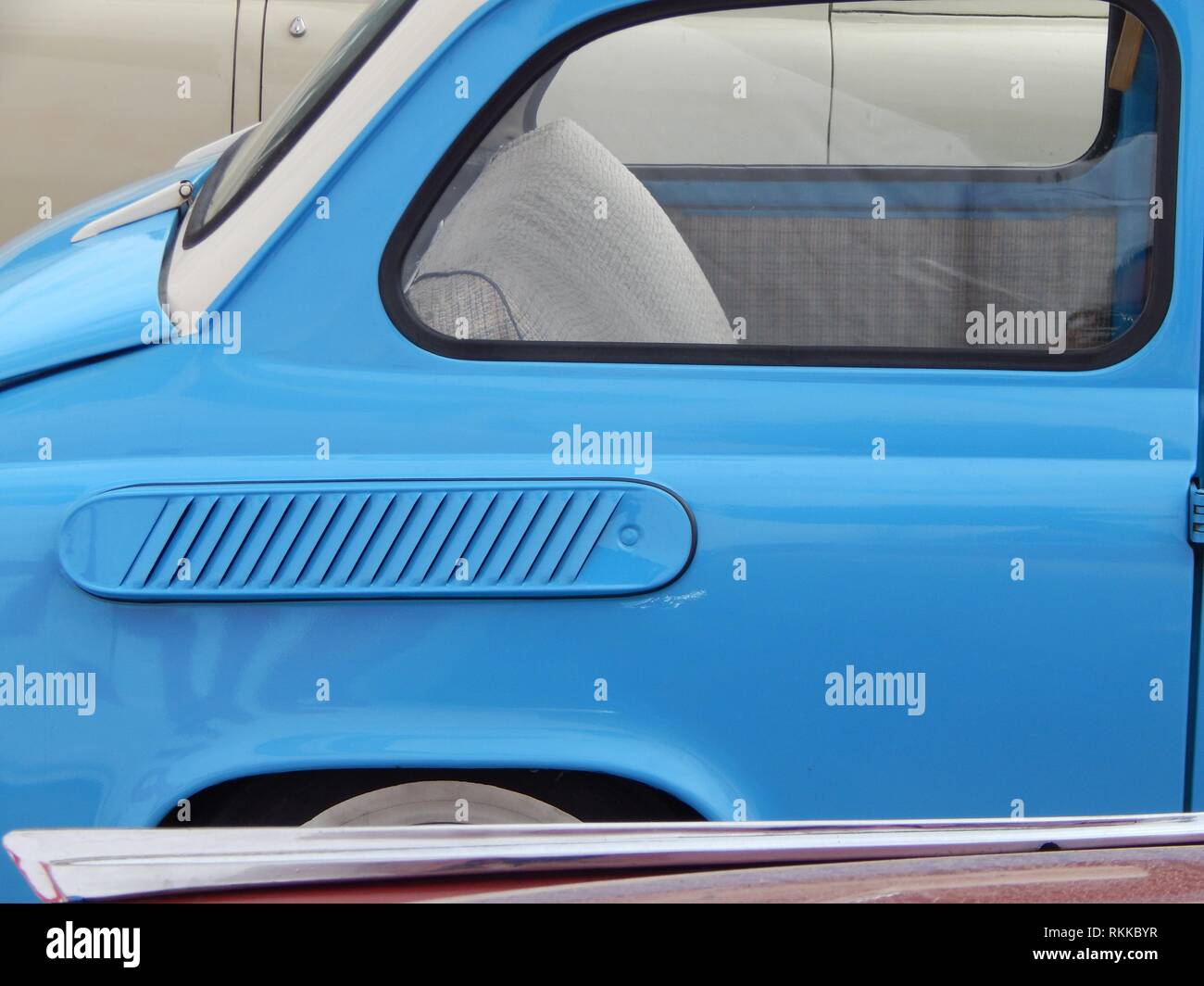 Retro cars image hi-res stock photography and images - Alamy