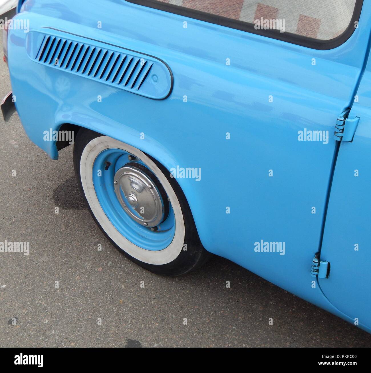 Retro cars image hi-res stock photography and images - Alamy