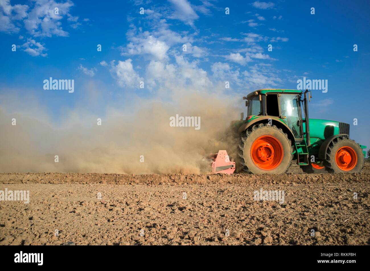 Arid farm land hi-res stock photography and images - Alamy