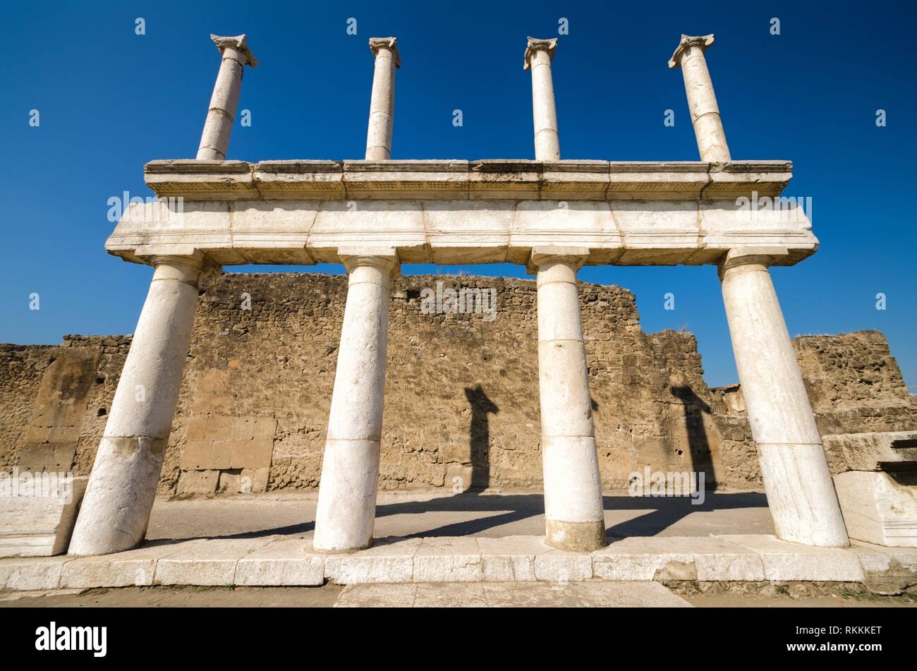 Roman architecture world heritage site mount vesuvius eruption of ad 79 ...