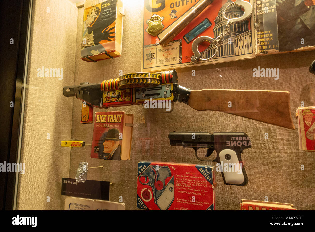 G-Men (Government Agents) and gangster related toy display, The Mob ...