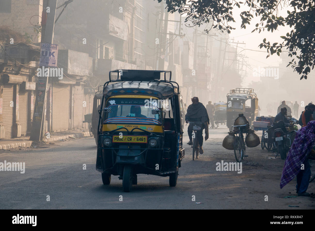 India rickshaws hi-res stock photography and images - Alamy