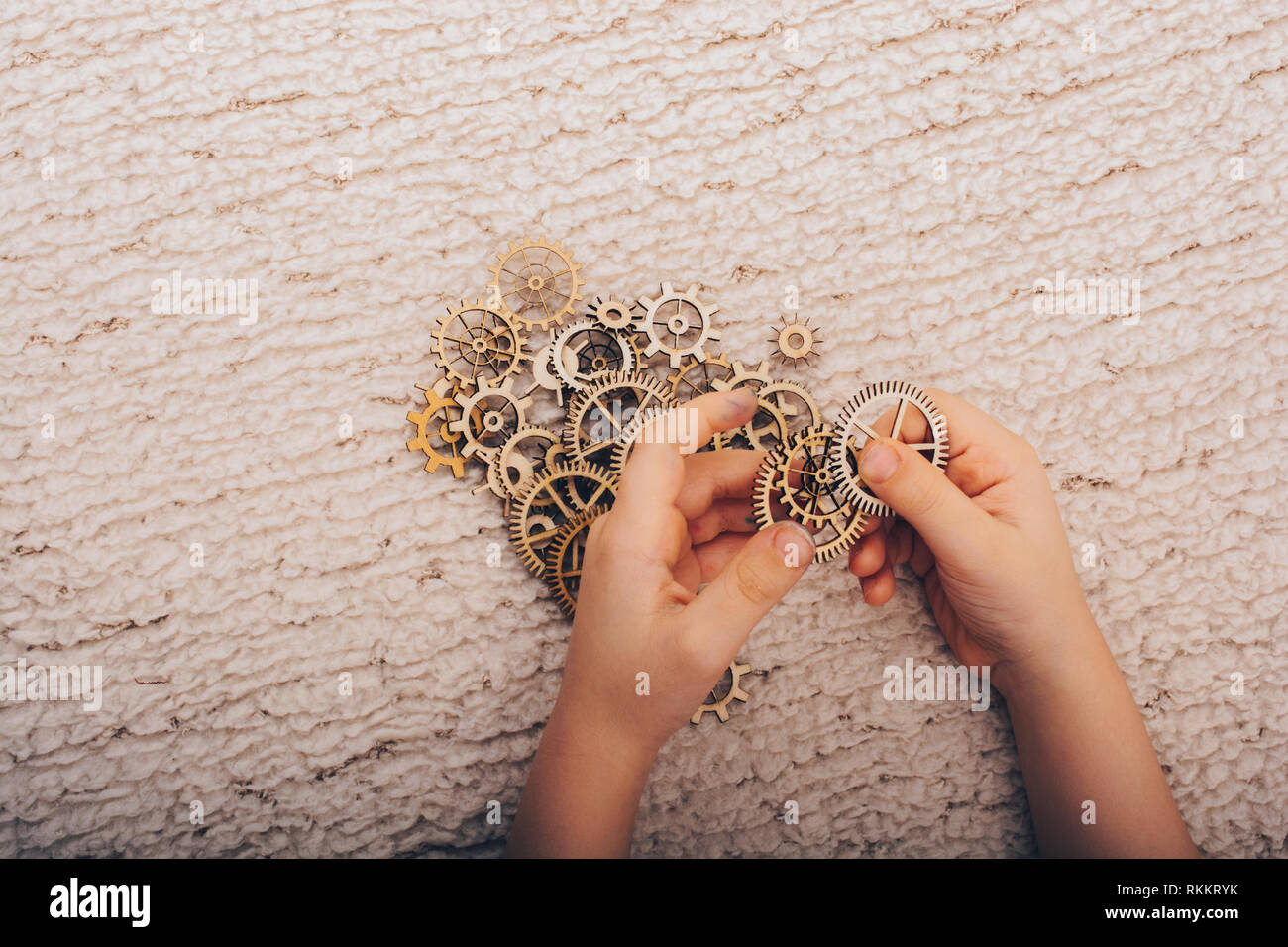 Hand holding gear wheels as the concept of mechanism Stock Photo - Alamy
