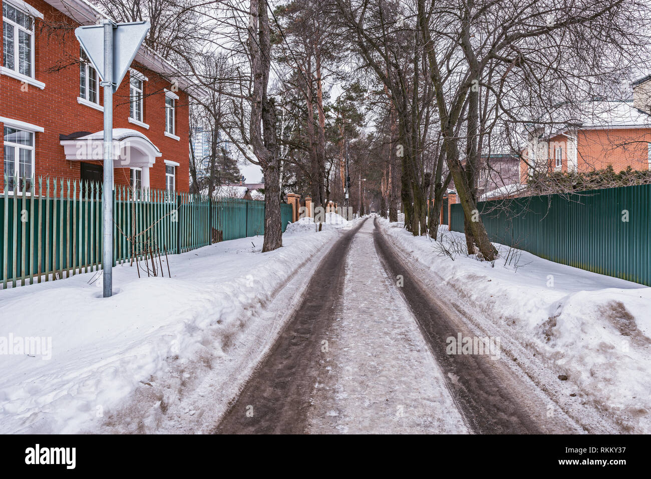 Empty track houses hi-res stock photography and images - Alamy