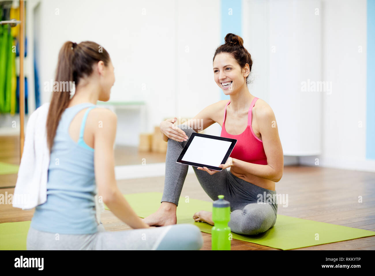 Woman gym using tablet hi-res stock photography and images - Alamy