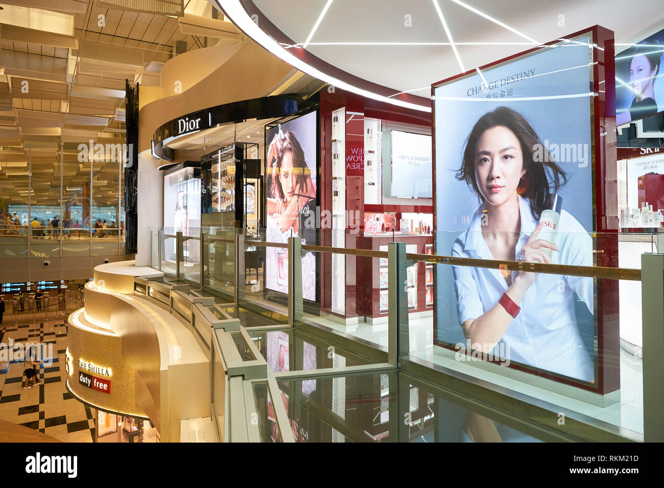 SINGAPORE - CIRCA AUGUST, 2016: a cosmetics store at Changi Airport ...