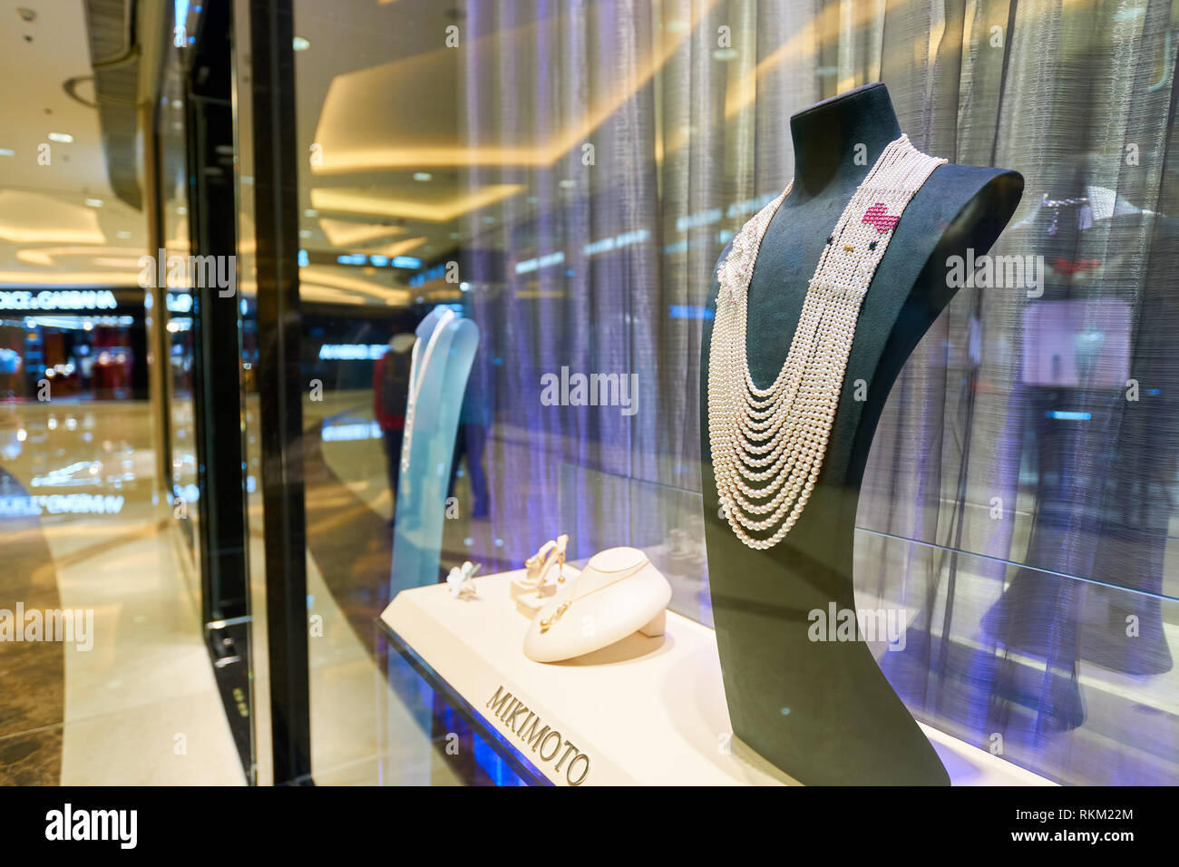 HONG KONG - CIRCA JANUARY, 2016: a display window in a jewellery store ...