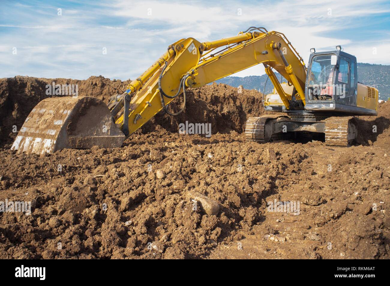 Earthmoving excavator hi-res stock photography and images - Alamy