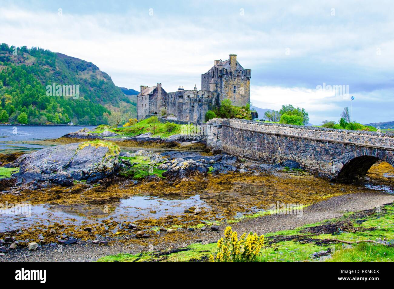 Loch long castle hi-res stock photography and images - Alamy