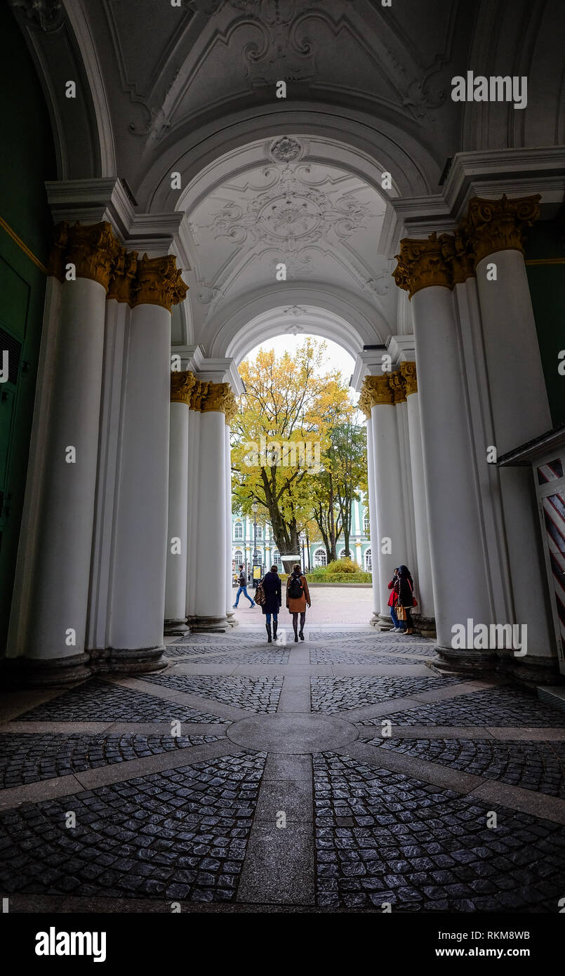 Castle gate and arched passage of Winter Palace in Saint Petersburg ...