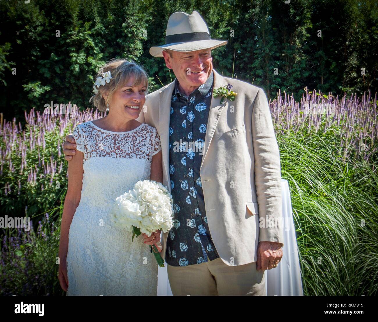 Couple middle aged wedding hi-res stock photography and images - Alamy