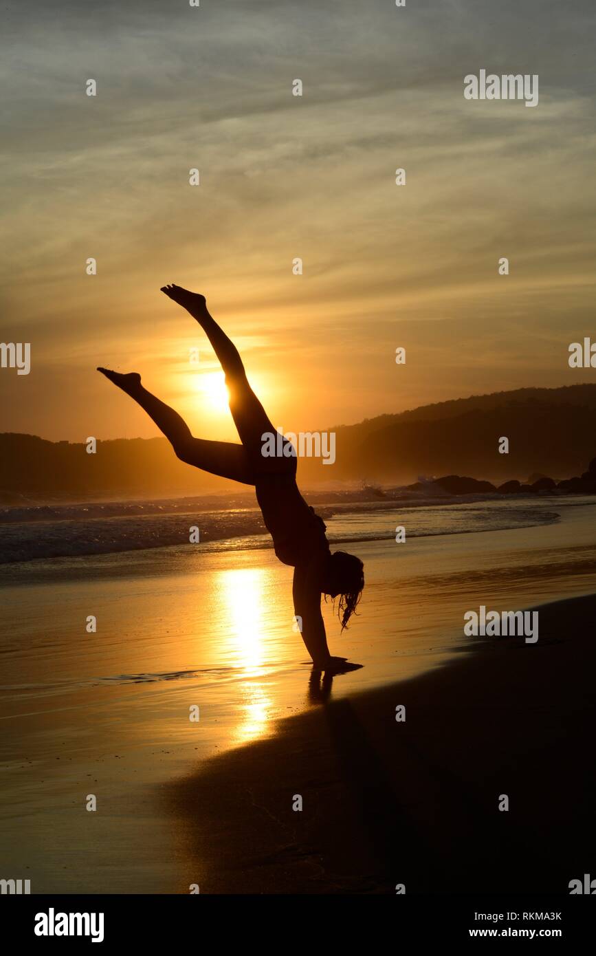 Water handstand hi-res stock photography and images - Alamy